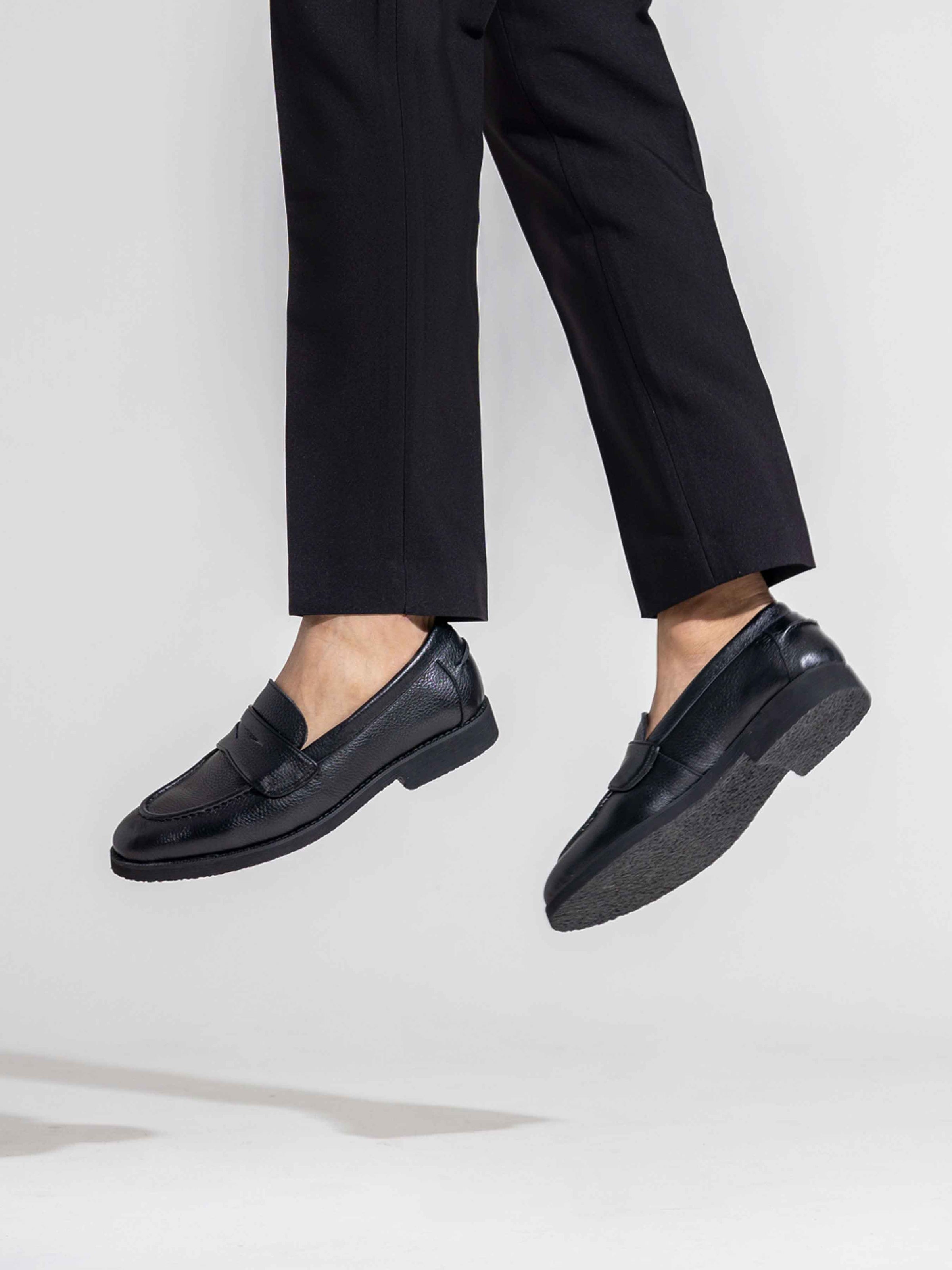 Wayne Penny Loafer - Black Pebble Grain Leather (Crepe Sole) | Zeve Shoes